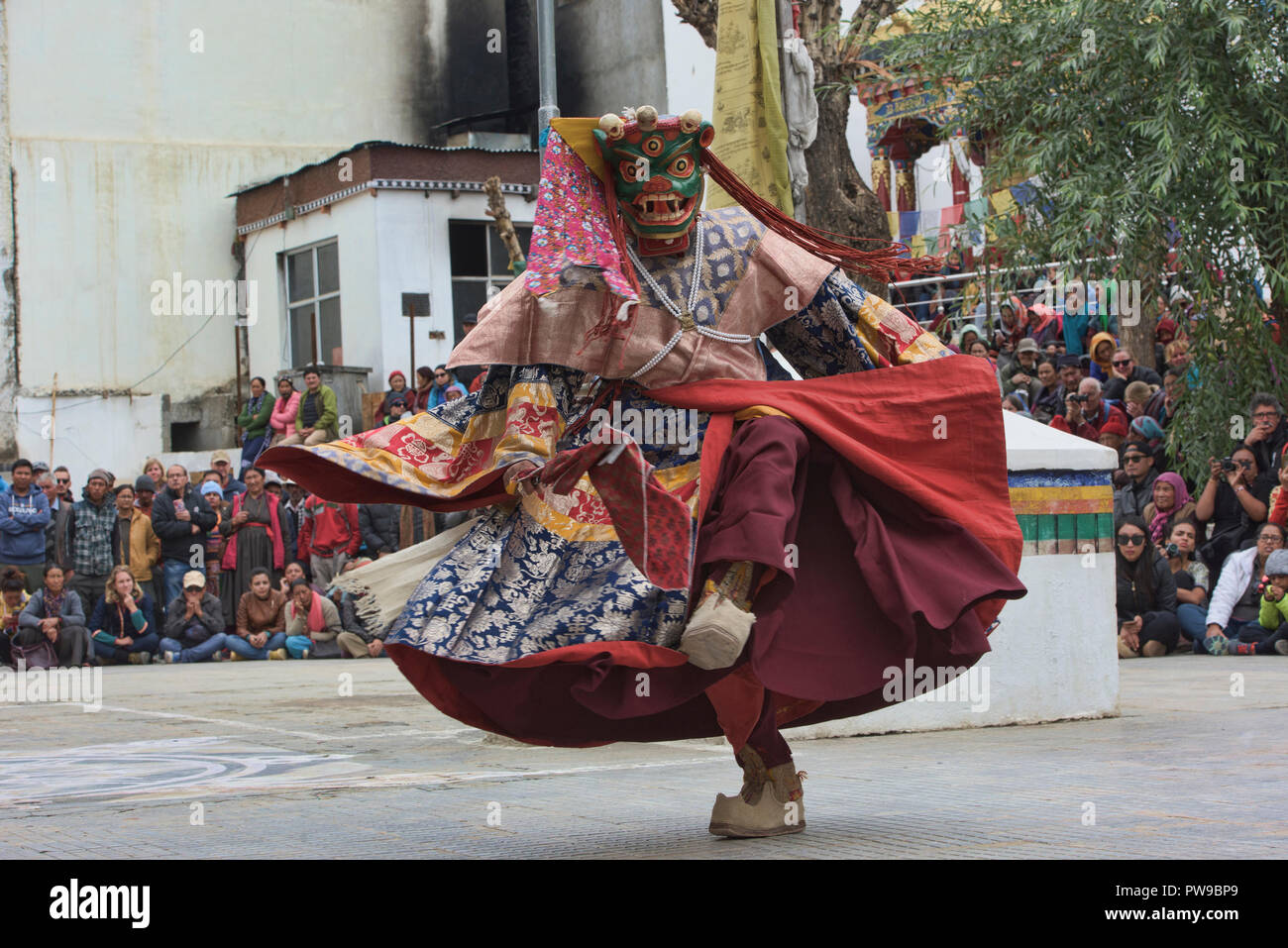 Monk dancing hi-res stock photography and images - Alamy