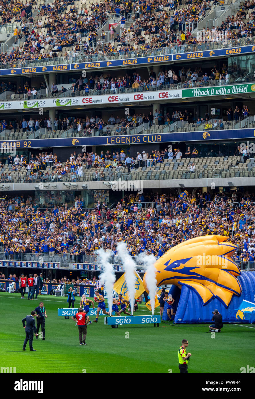 Inflatable mascot eagle hi-res stock photography and images - Alamy