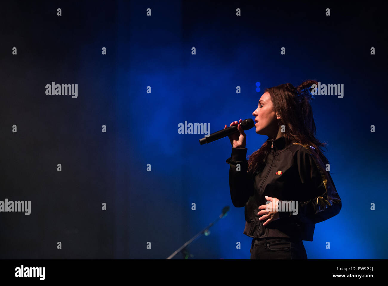 Singer Amy Shark performs in Toronto Stock Photo - Alamy