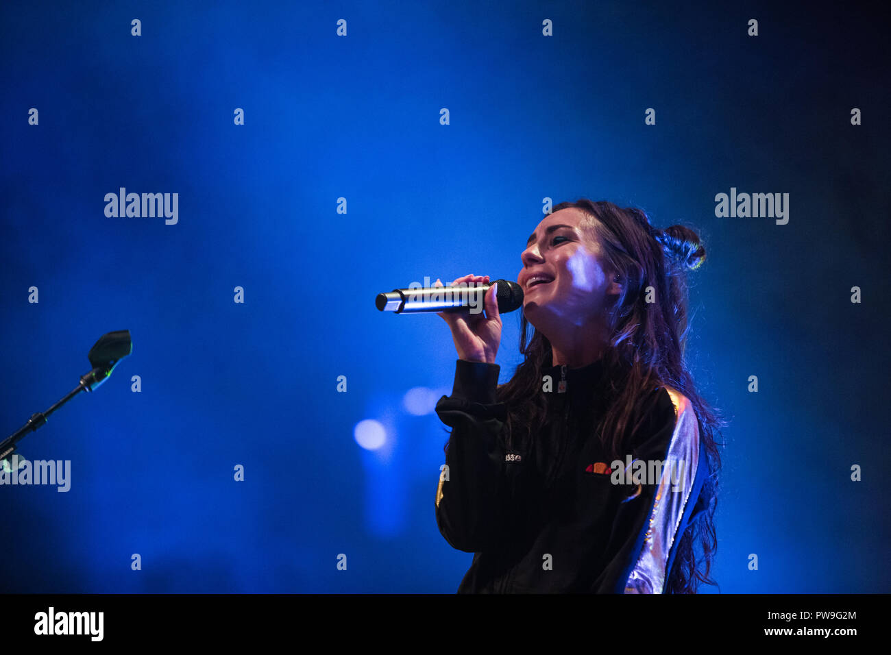 Singer Amy Shark performs in Toronto Stock Photo - Alamy