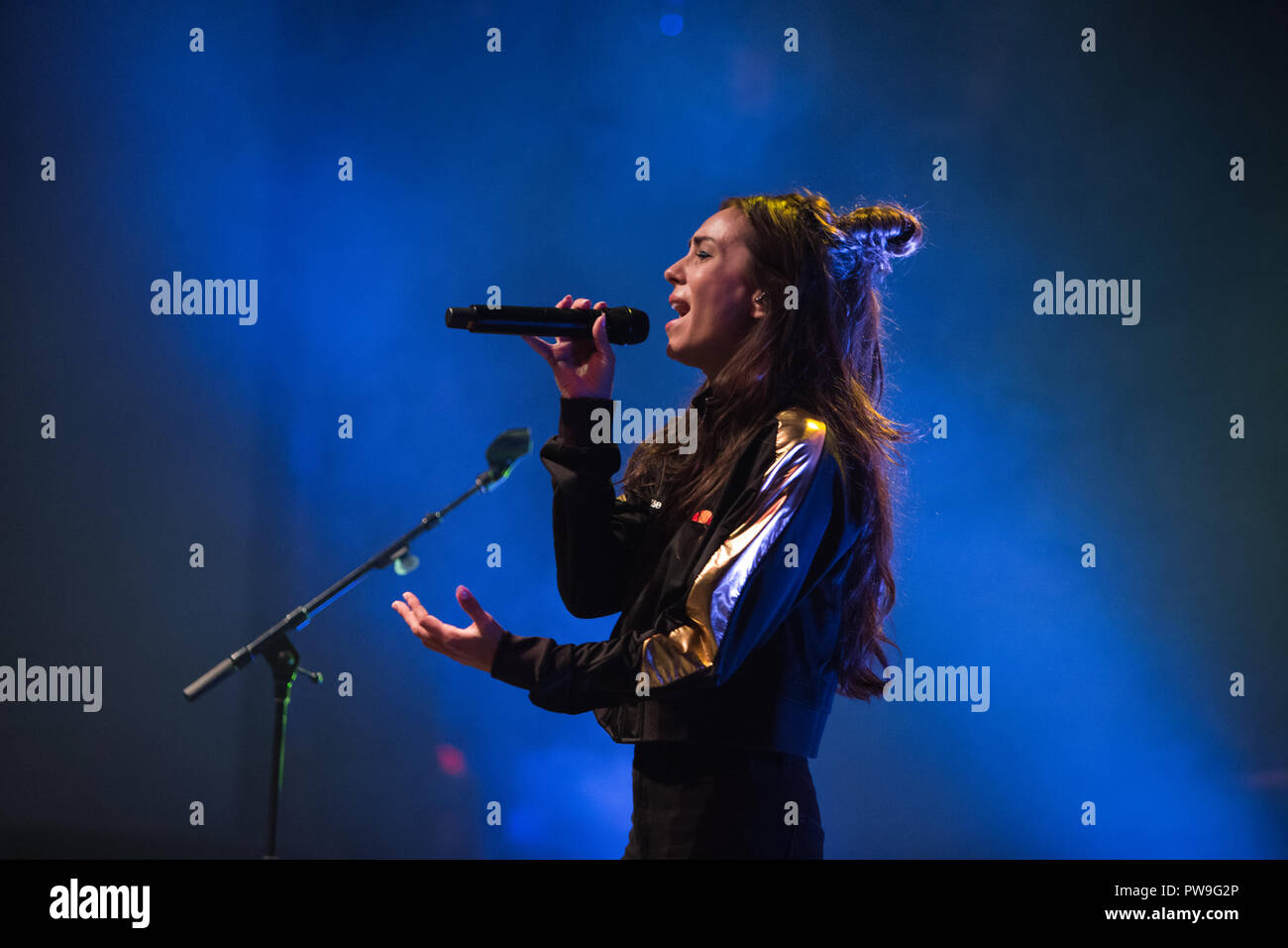 Singer Amy Shark performs in Toronto Stock Photo - Alamy