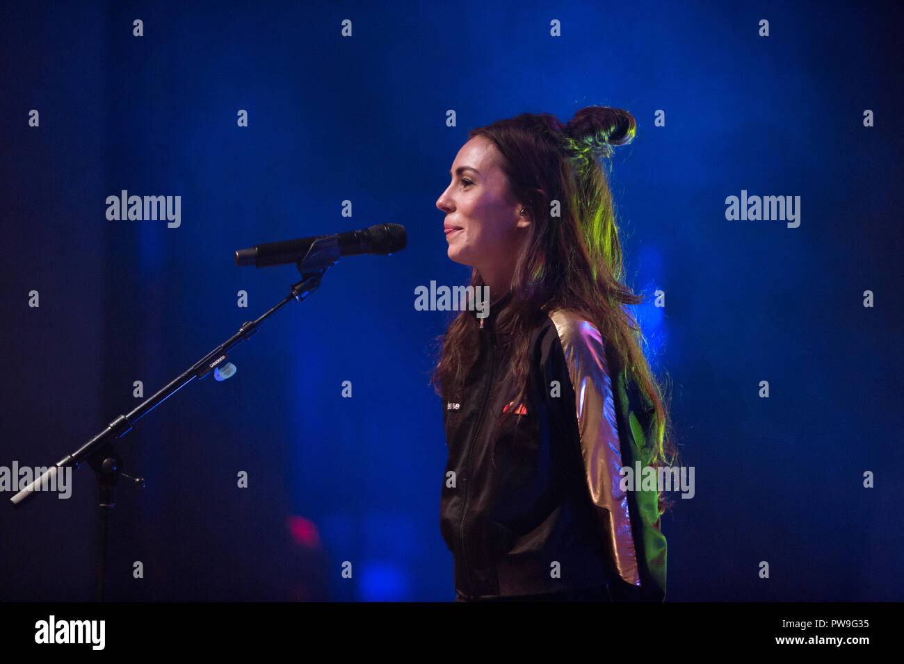 Amy shark singer hi-res stock photography and images - Alamy