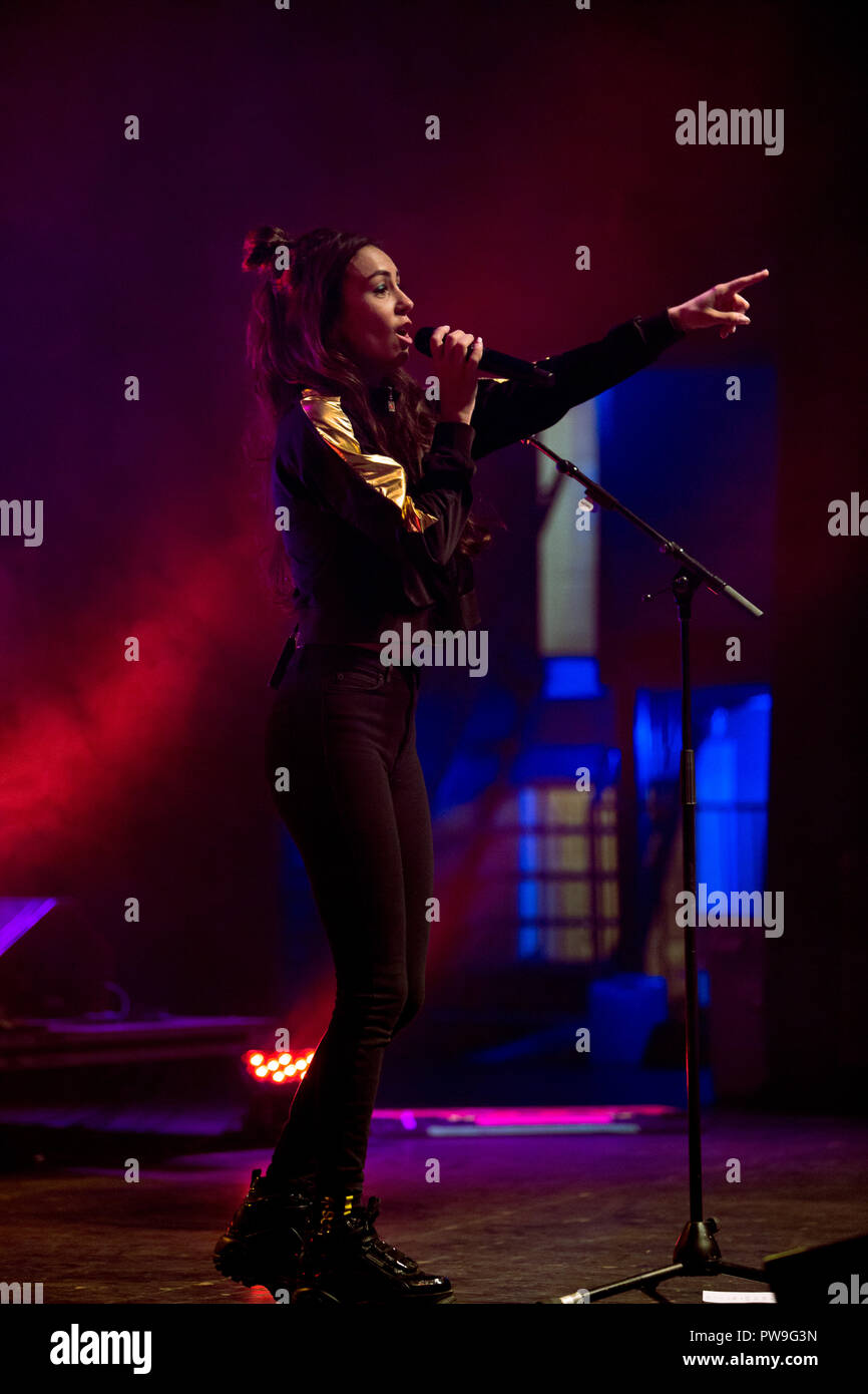 Amy shark hi-res stock photography and images - Alamy