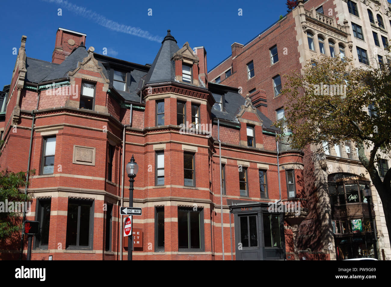 Newberry street boston hi-res stock photography and images - Alamy