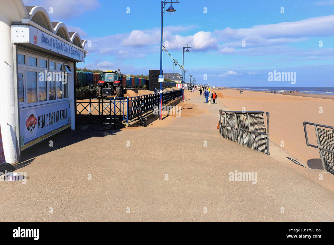 Mablethorpe beach seafront hi-res stock photography and images - Alamy