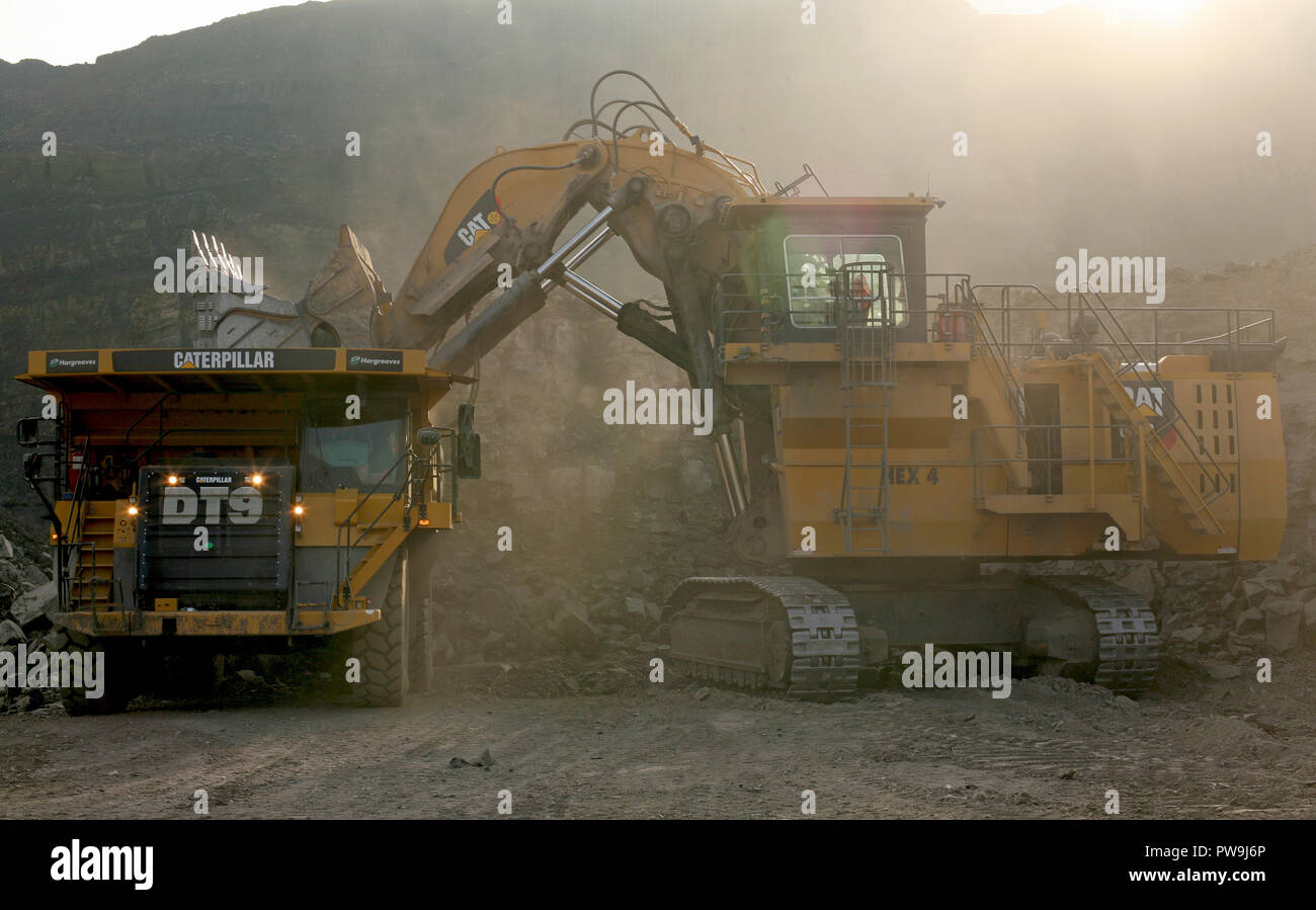 Hydraulic face shovel hi-res stock photography and images - Alamy