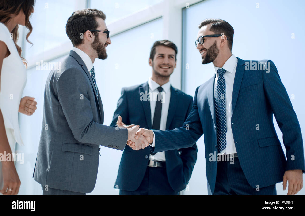 handshake business people standing in the office Stock Photo - Alamy