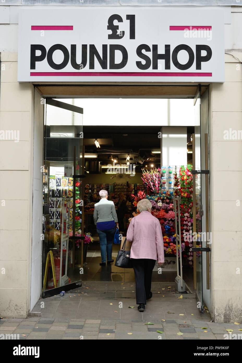 Pound shop hi-res stock photography and images - Alamy