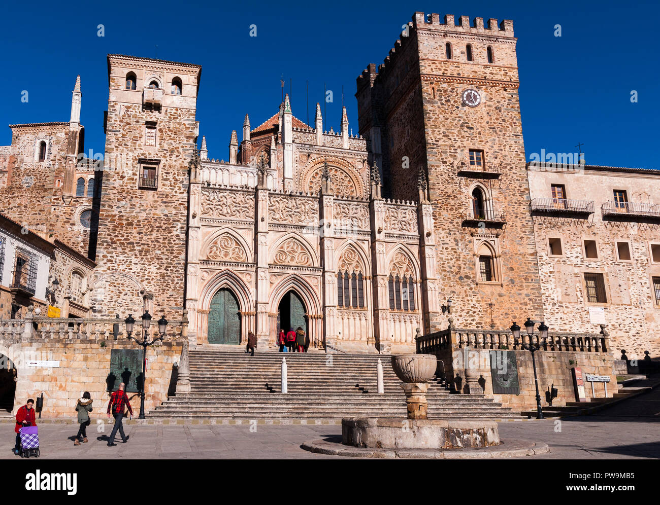 Monasterio real de santa maria de guadalupe hi-res stock photography ...