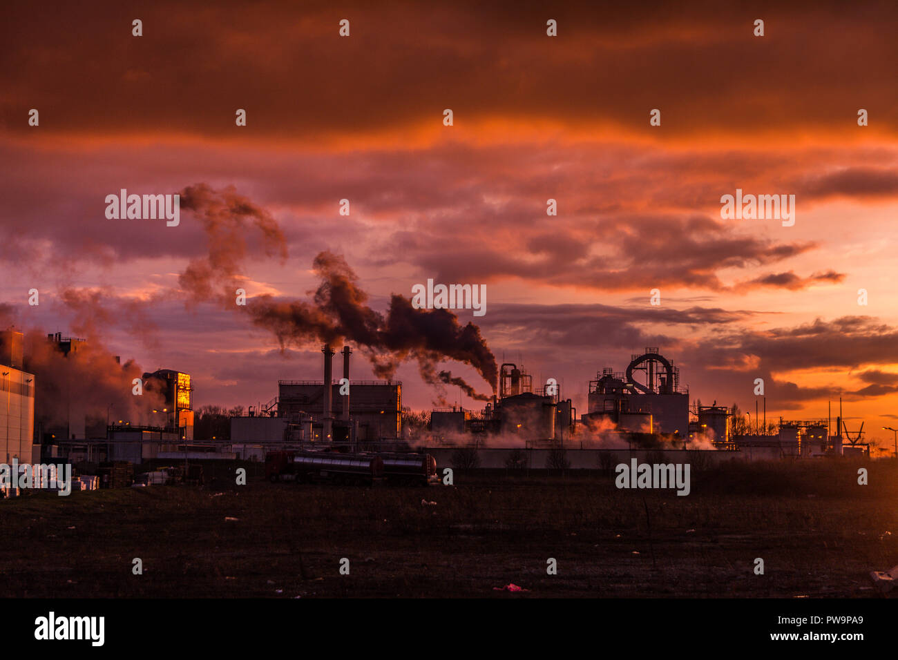 Factory at sunset hi-res stock photography and images - Alamy