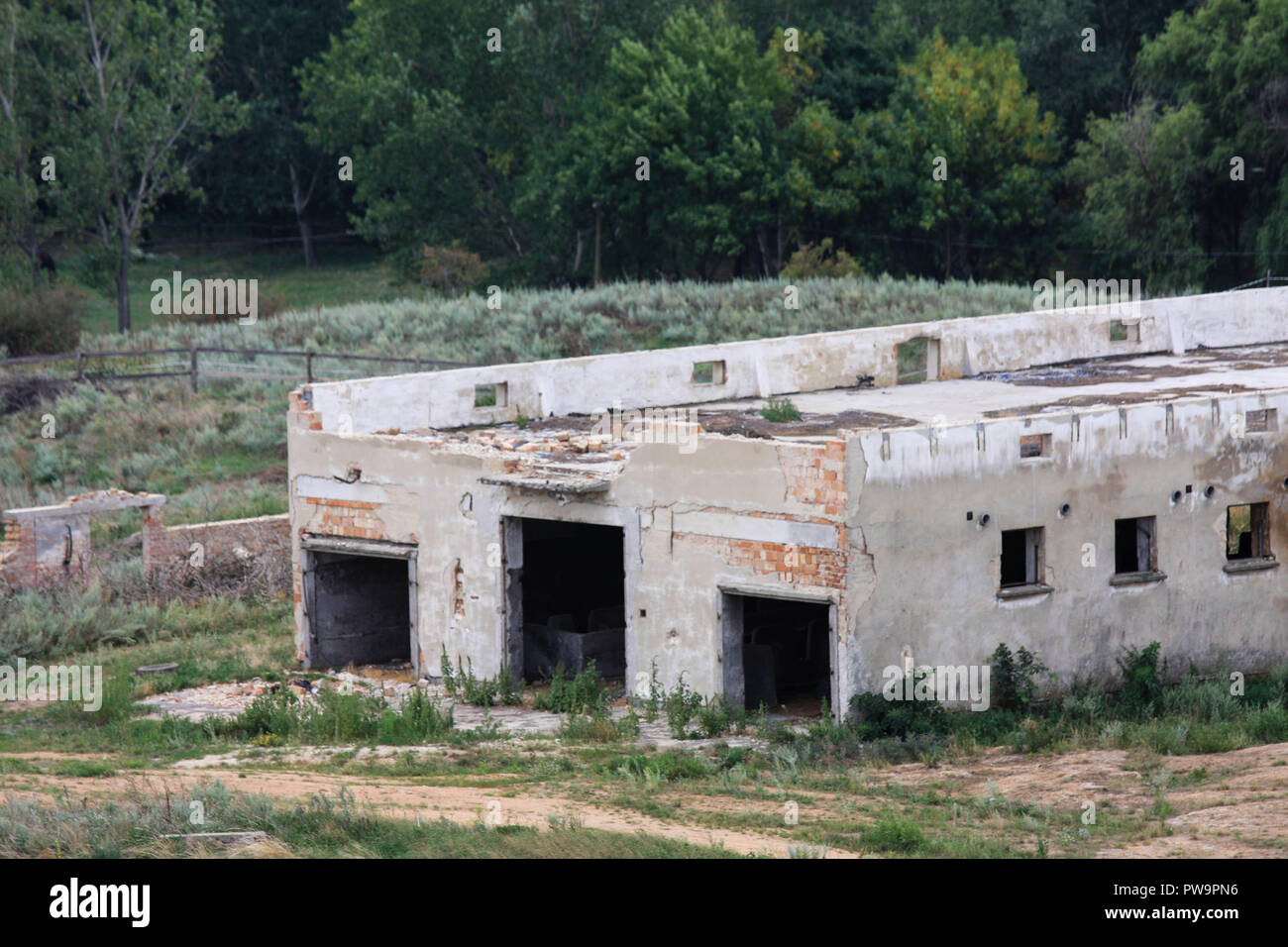 Old, empty, abandoned barn, shelter Stock Photo - Alamy