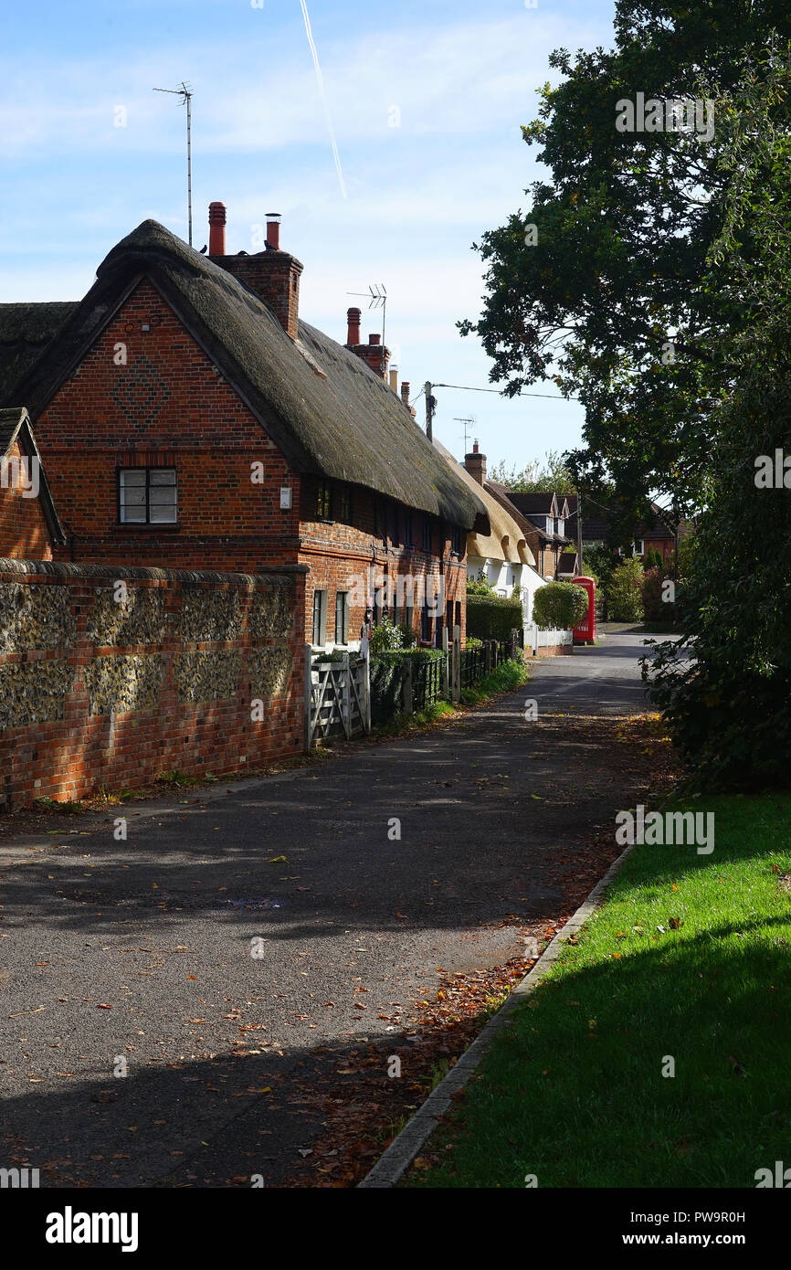 Hampshire village green hi-res stock photography and images - Alamy