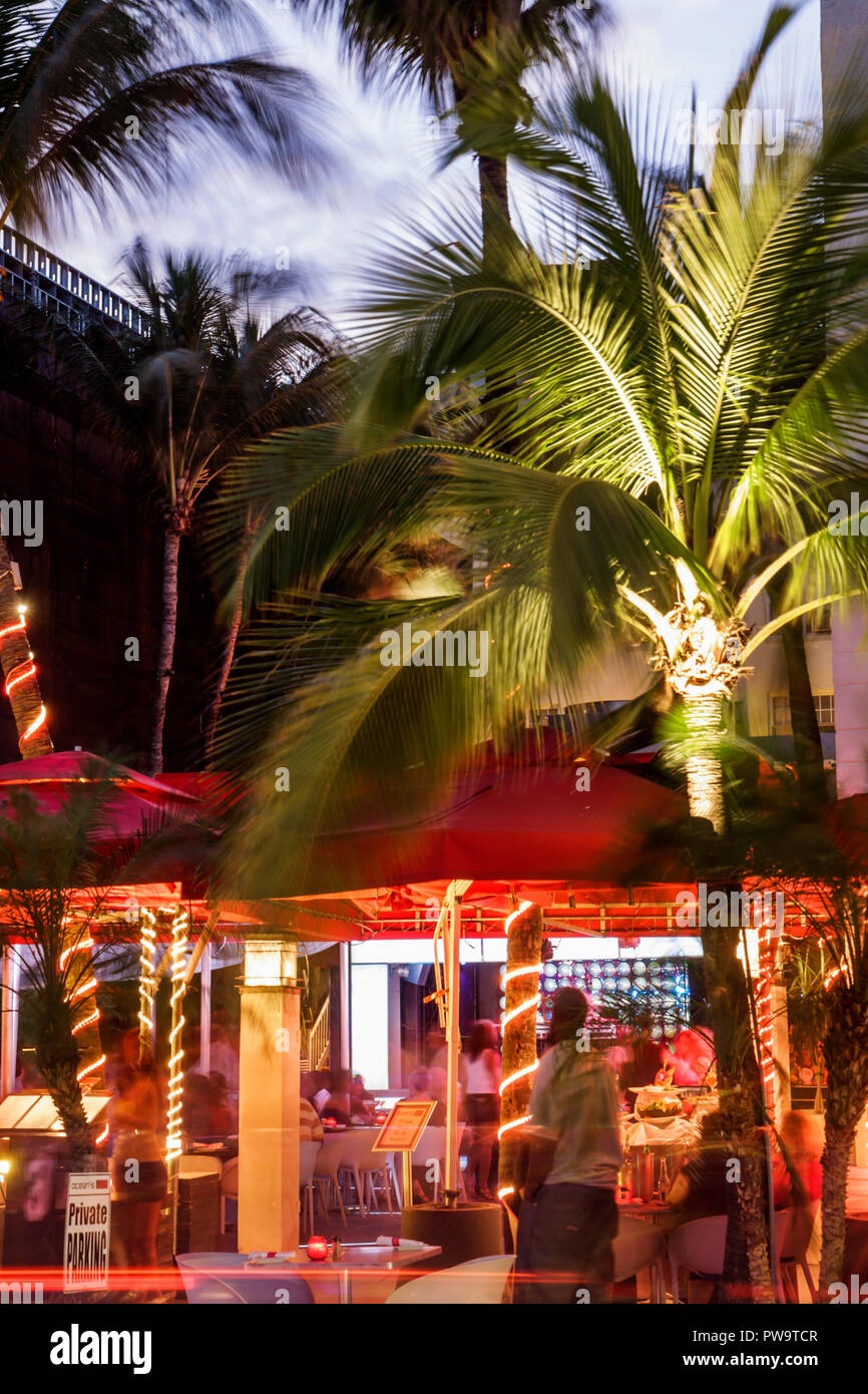 Bistro lights hi-res stock photography and images - Alamy