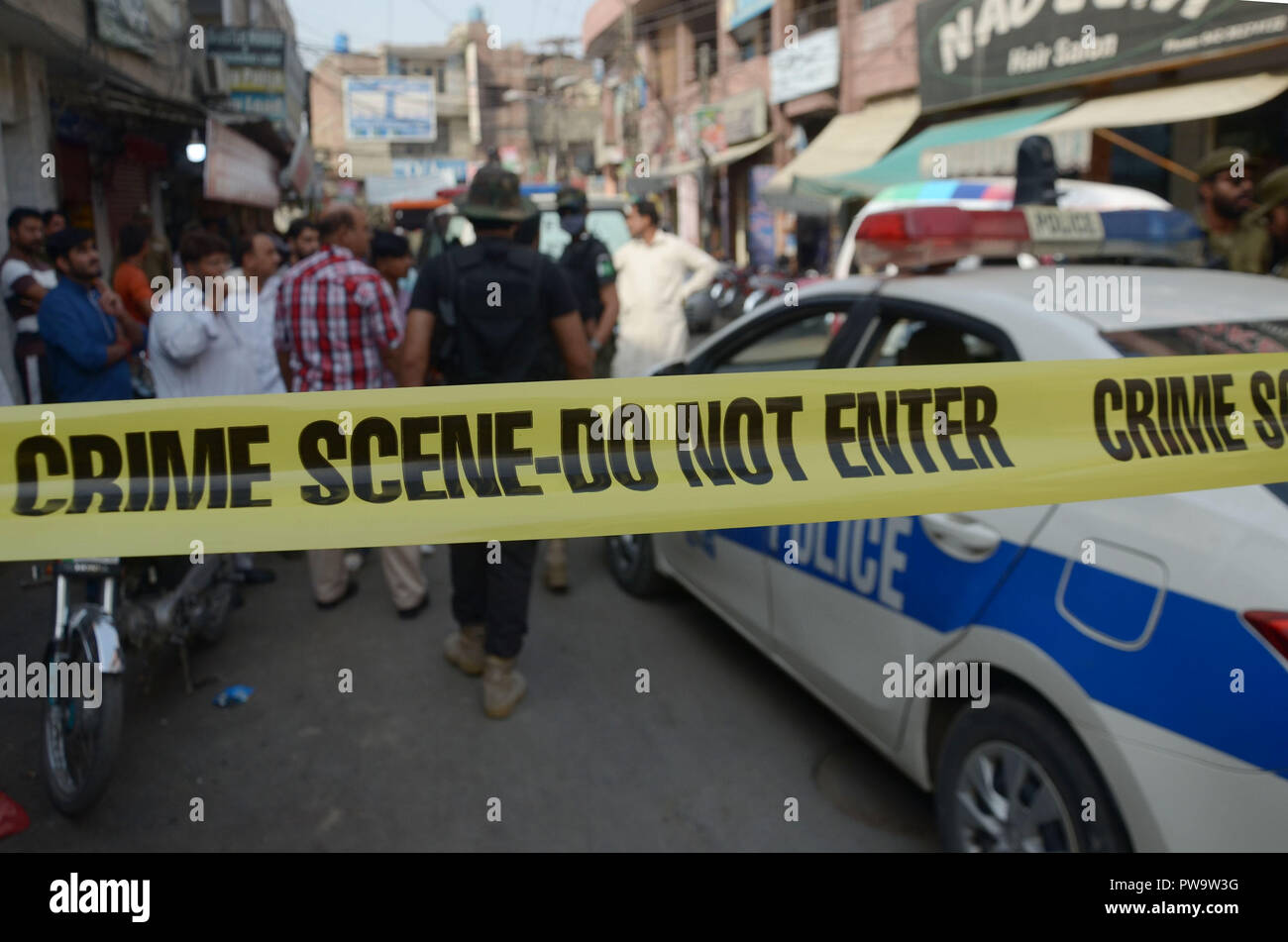 Police forensic teams house hi-res stock photography and images - Alamy