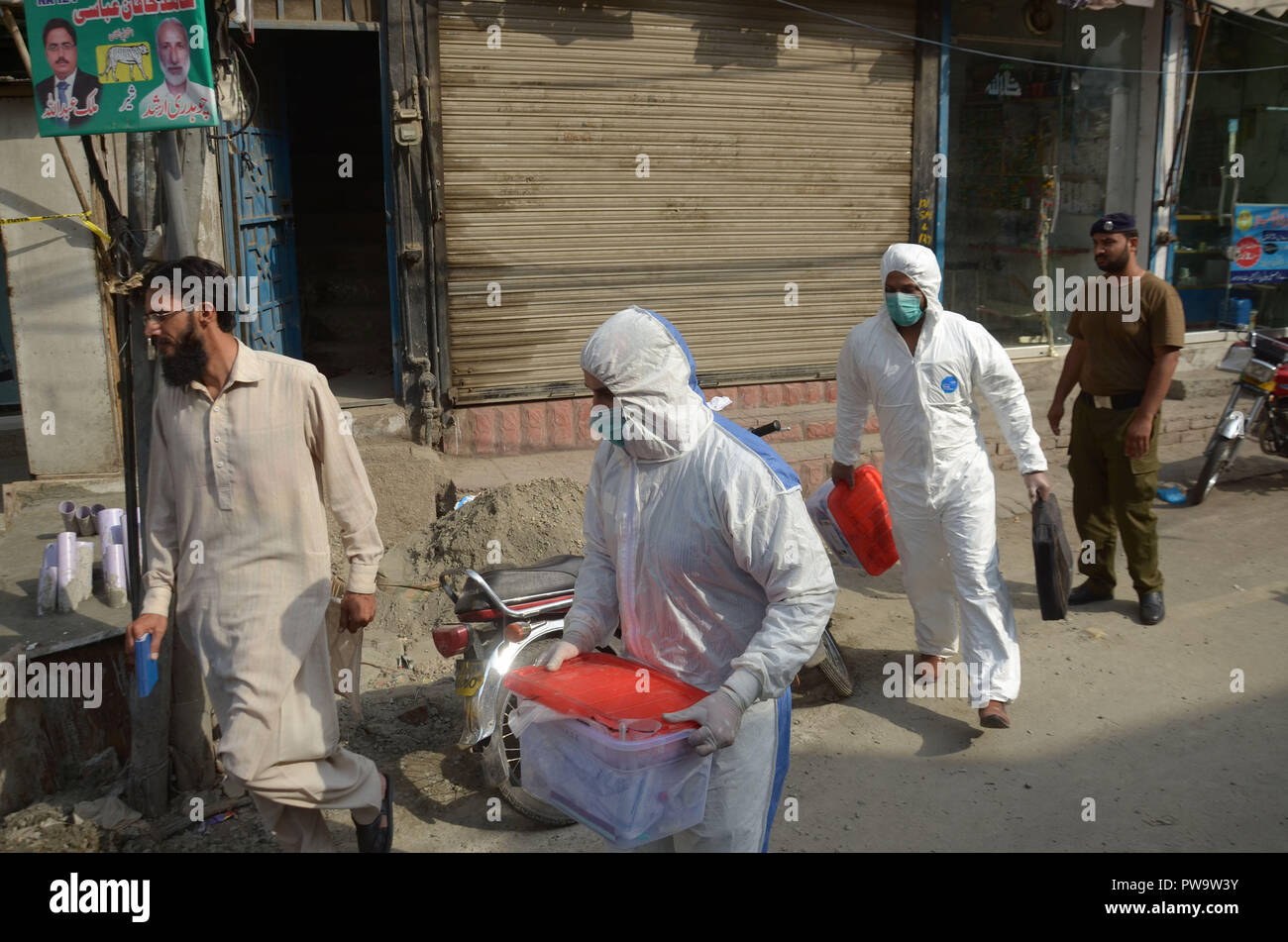 Police forensic teams house hi-res stock photography and images - Alamy