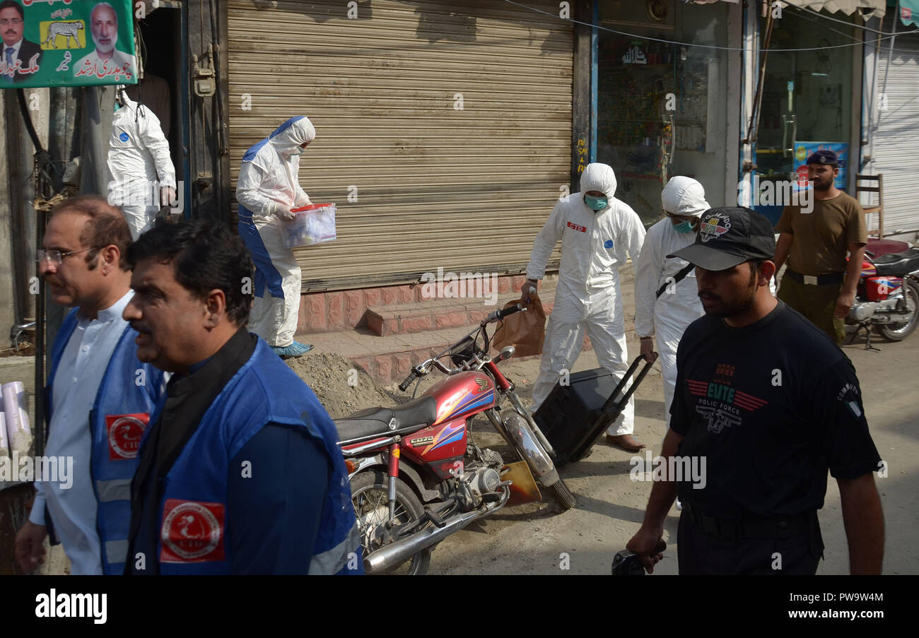 Police forensic teams house hi-res stock photography and images - Alamy