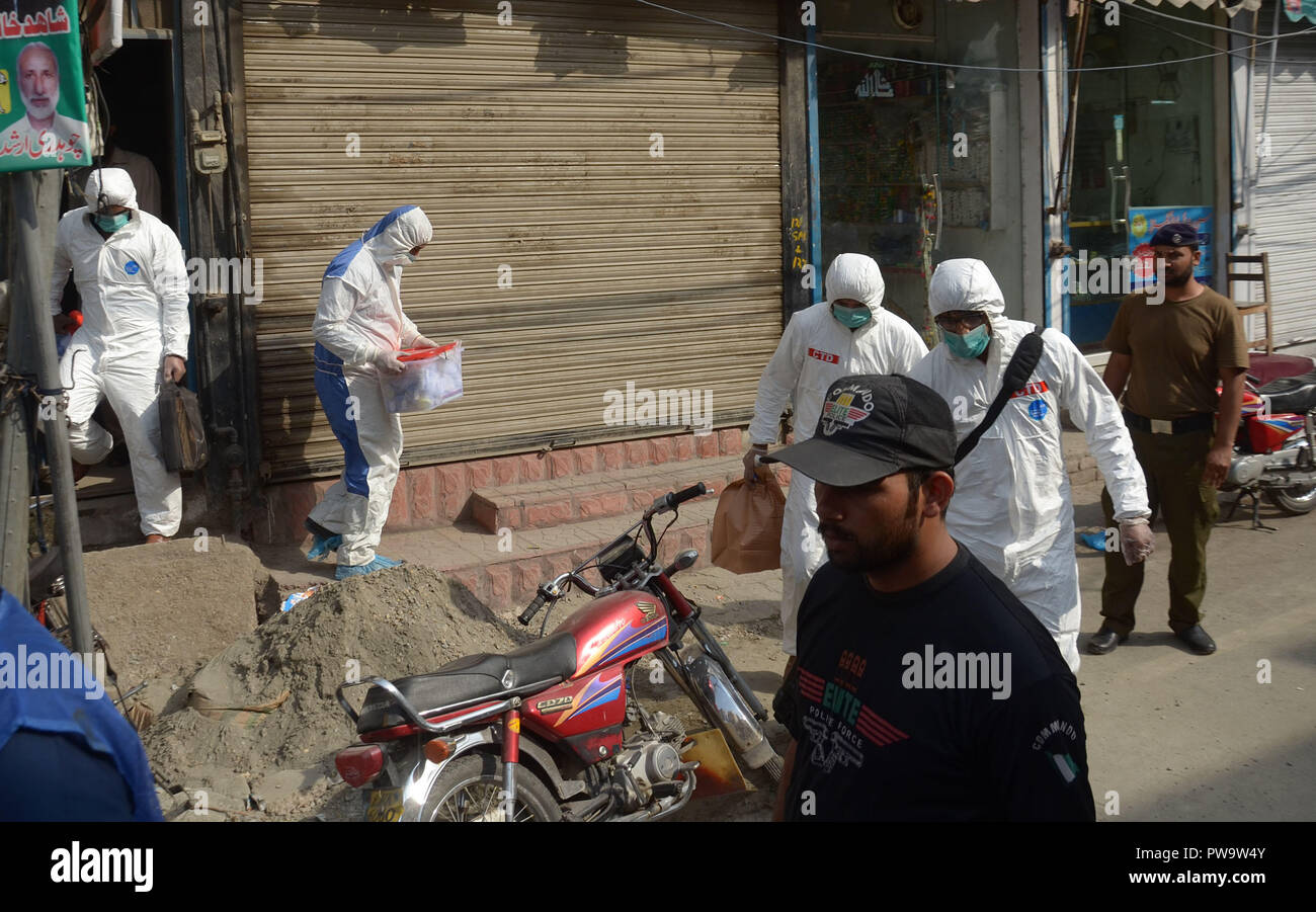 Police forensic teams house hi-res stock photography and images - Alamy