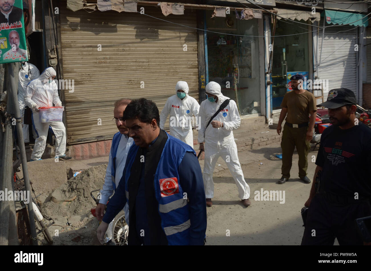 Police forensic teams house hi-res stock photography and images - Alamy