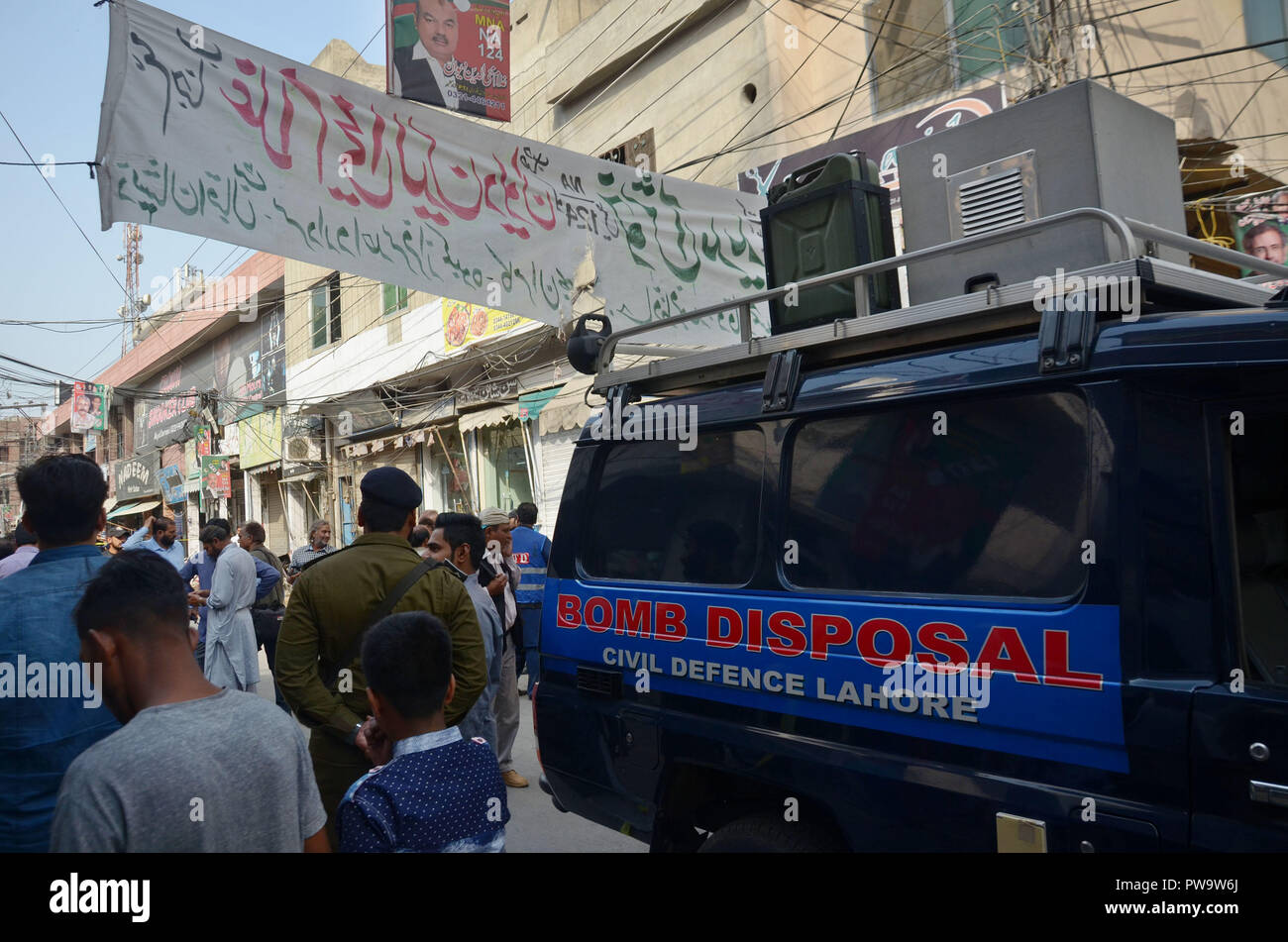 Police forensic teams house hi-res stock photography and images - Alamy