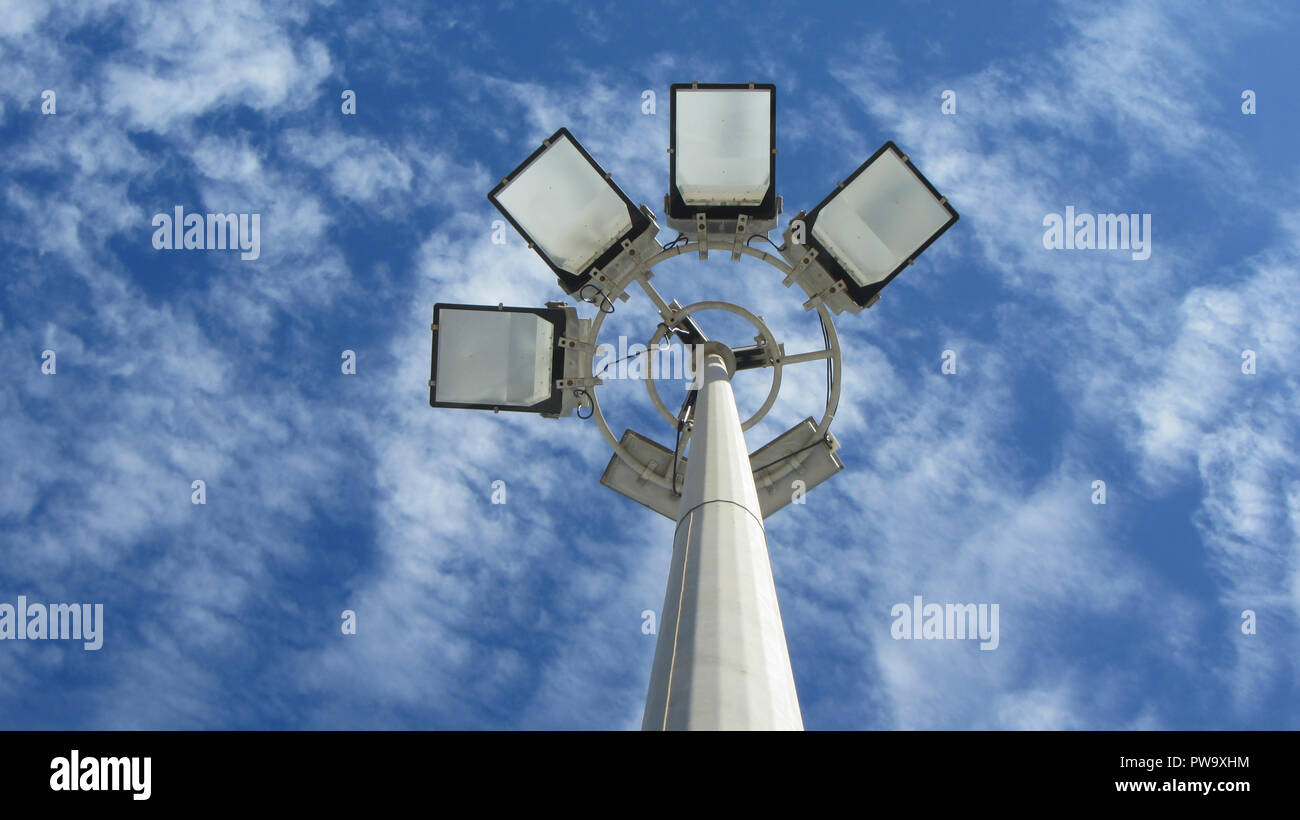 Street lights turned off hi-res stock photography and images - Alamy