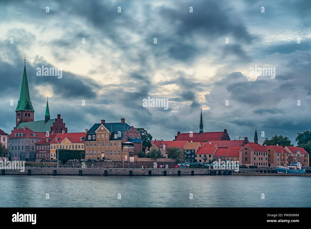 Sunrise view across city hi-res stock photography and images - Alamy