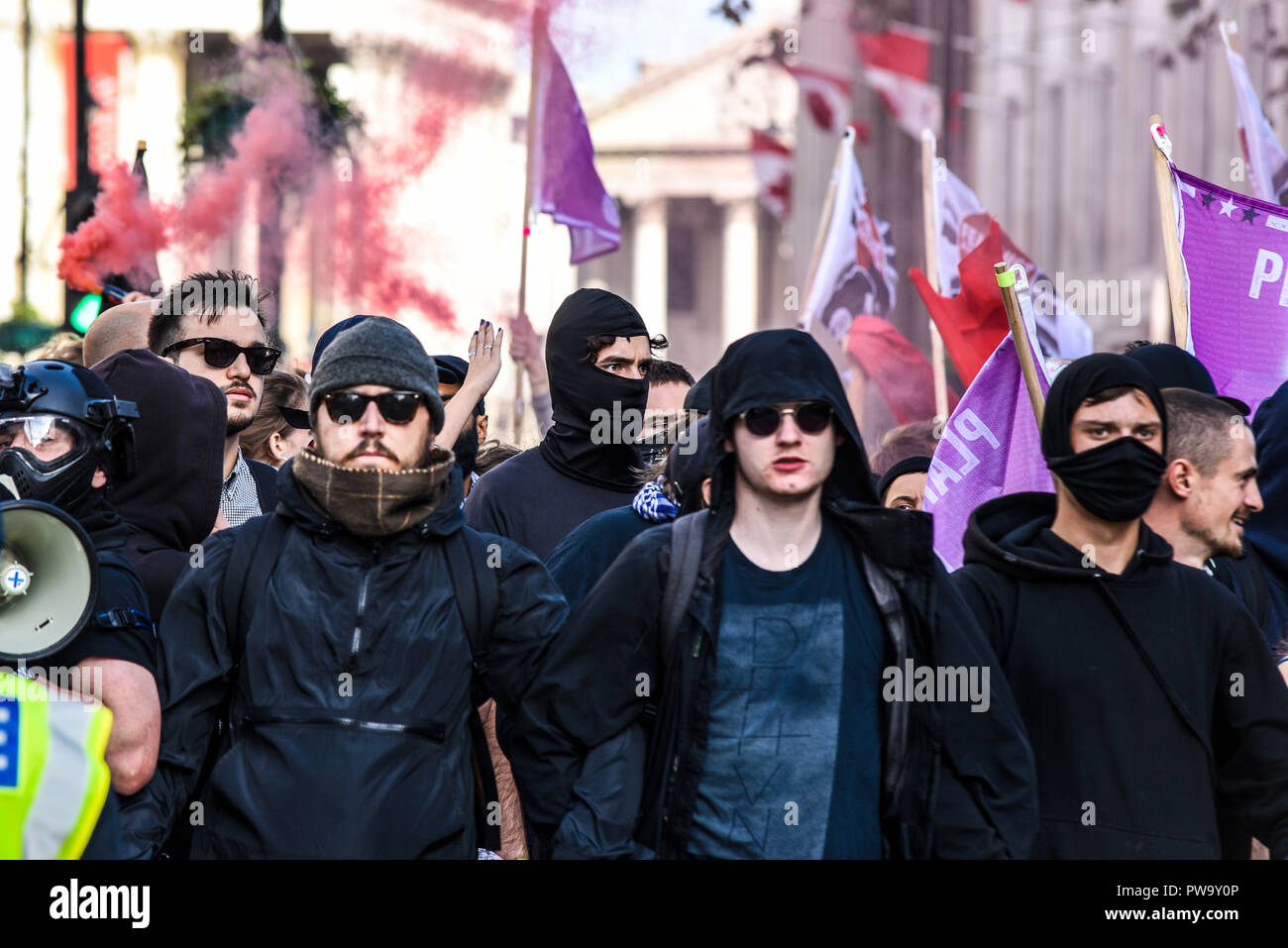 Linked arms hi-res stock photography and images - Alamy