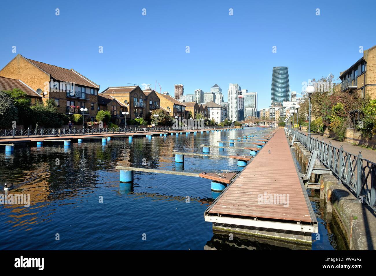 Clippers Quay, Millwall Outer Dock Canary Wharf London Docklands ...