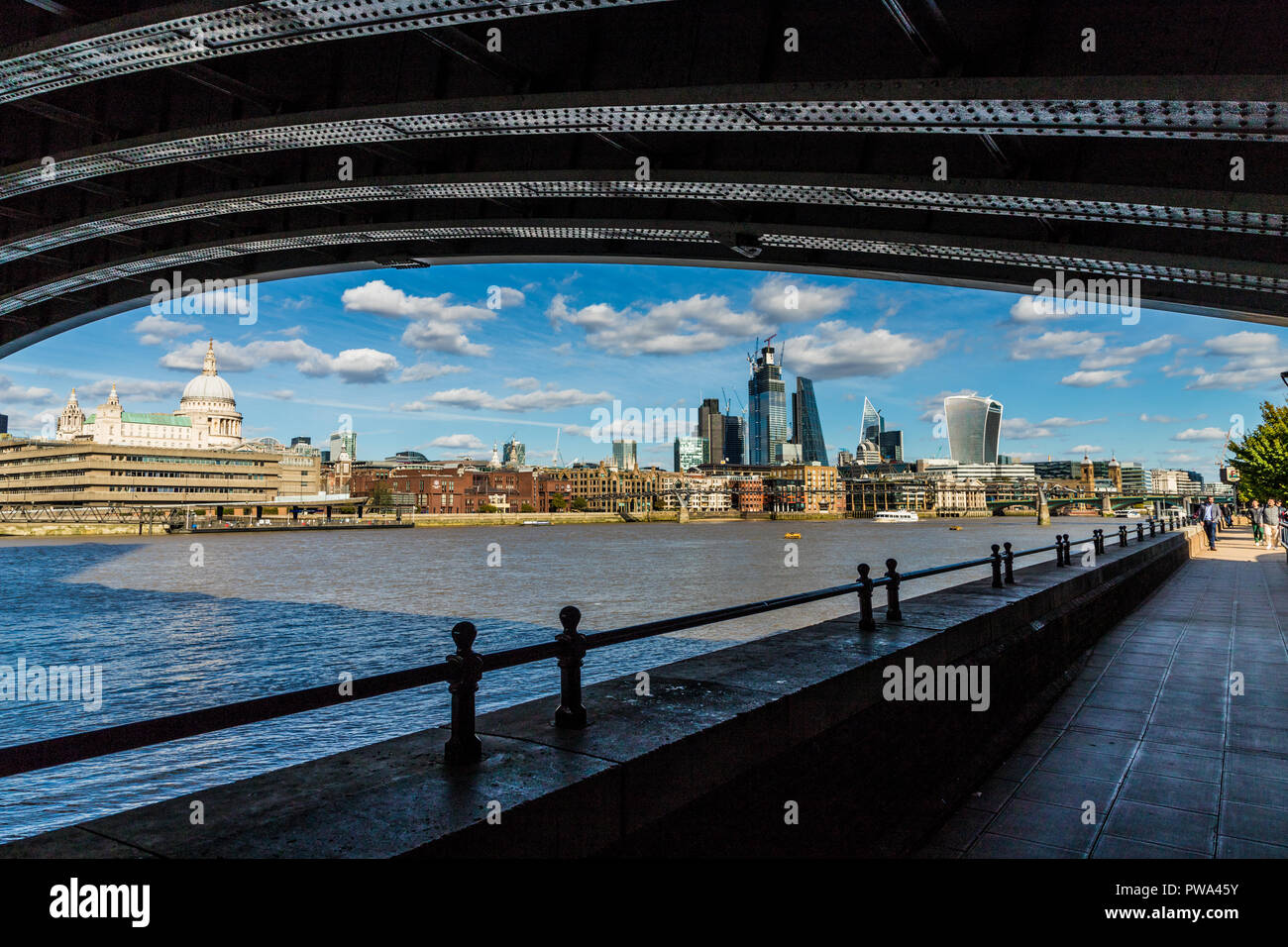 View through arch london hi-res stock photography and images - Alamy