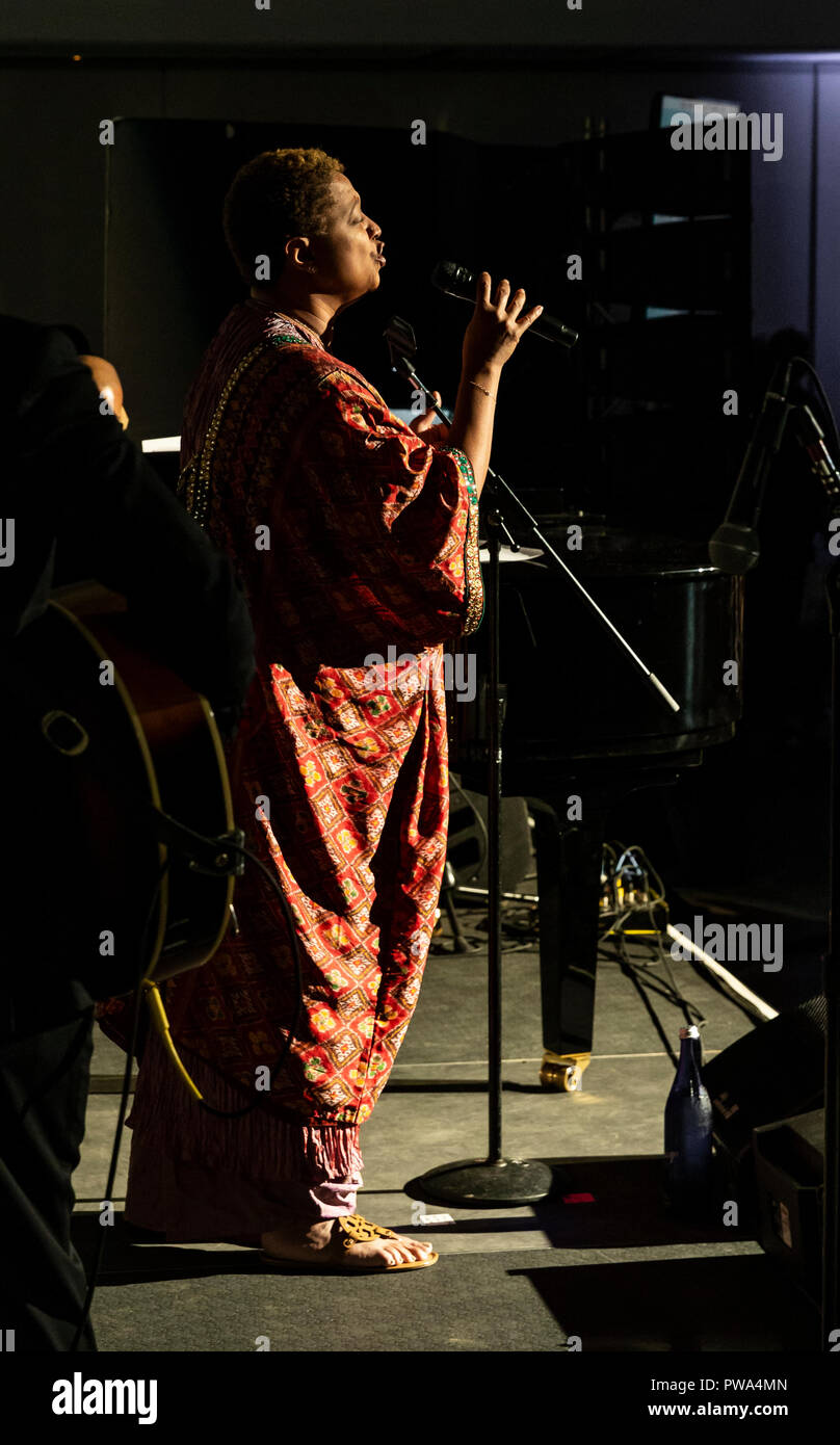 Lisa fischer hi-res stock photography and images - Alamy