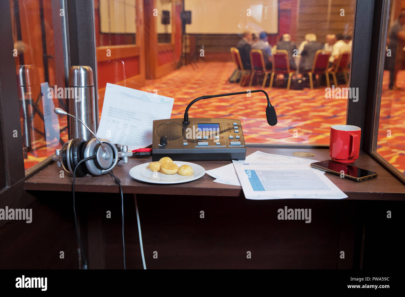Interpreting booth hi-res stock photography and images - Alamy