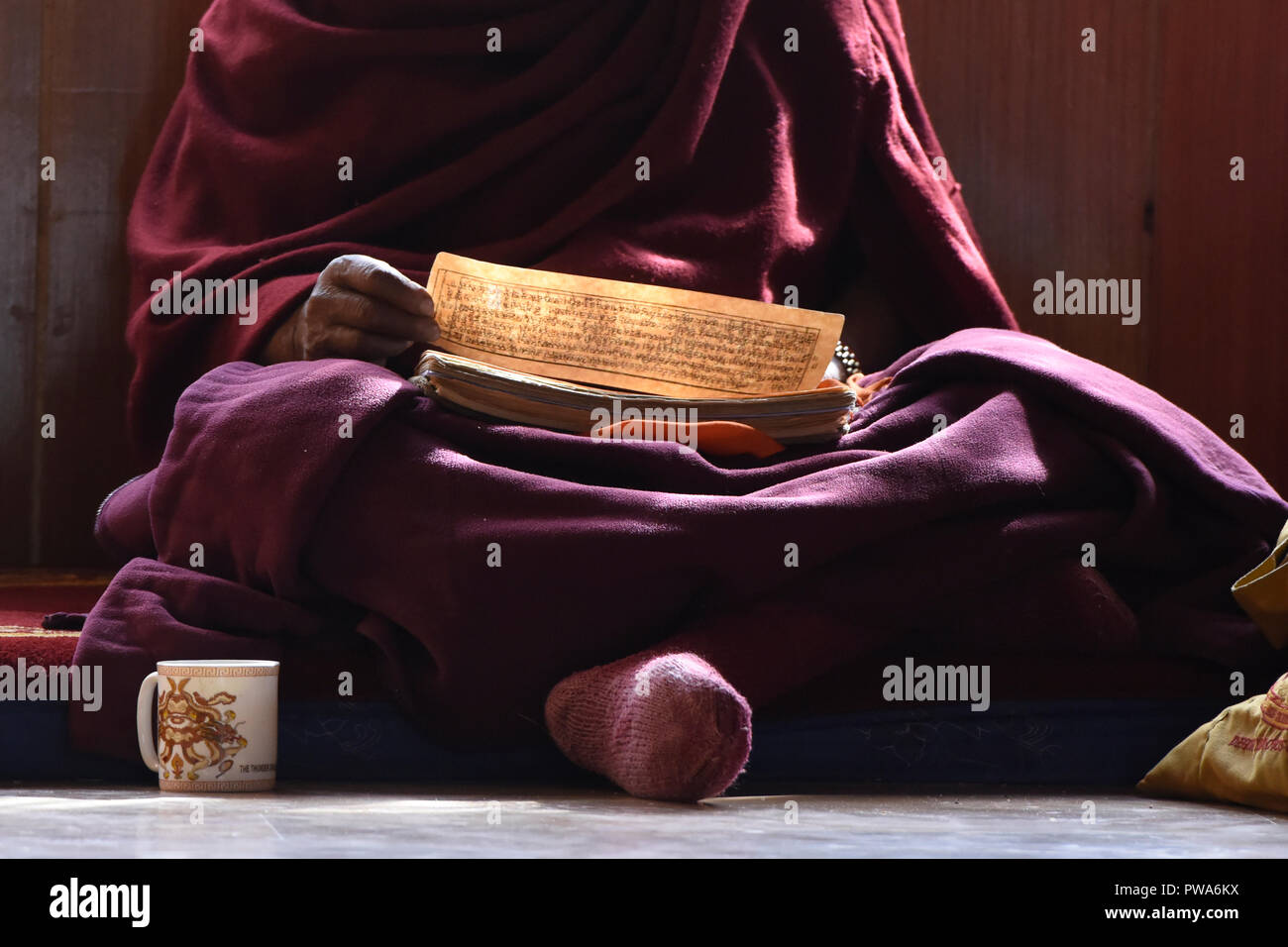 Buddhist monk reading scripture hi-res stock photography and images - Alamy
