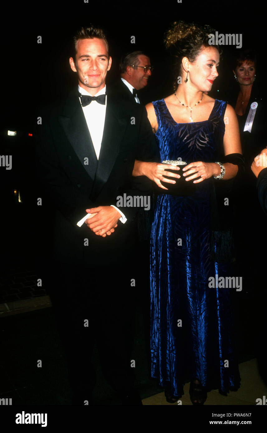 BEVERLY HILLS, CA - OCTOBER 2: Actor Luke Perry and wife Rachel Sharp ...