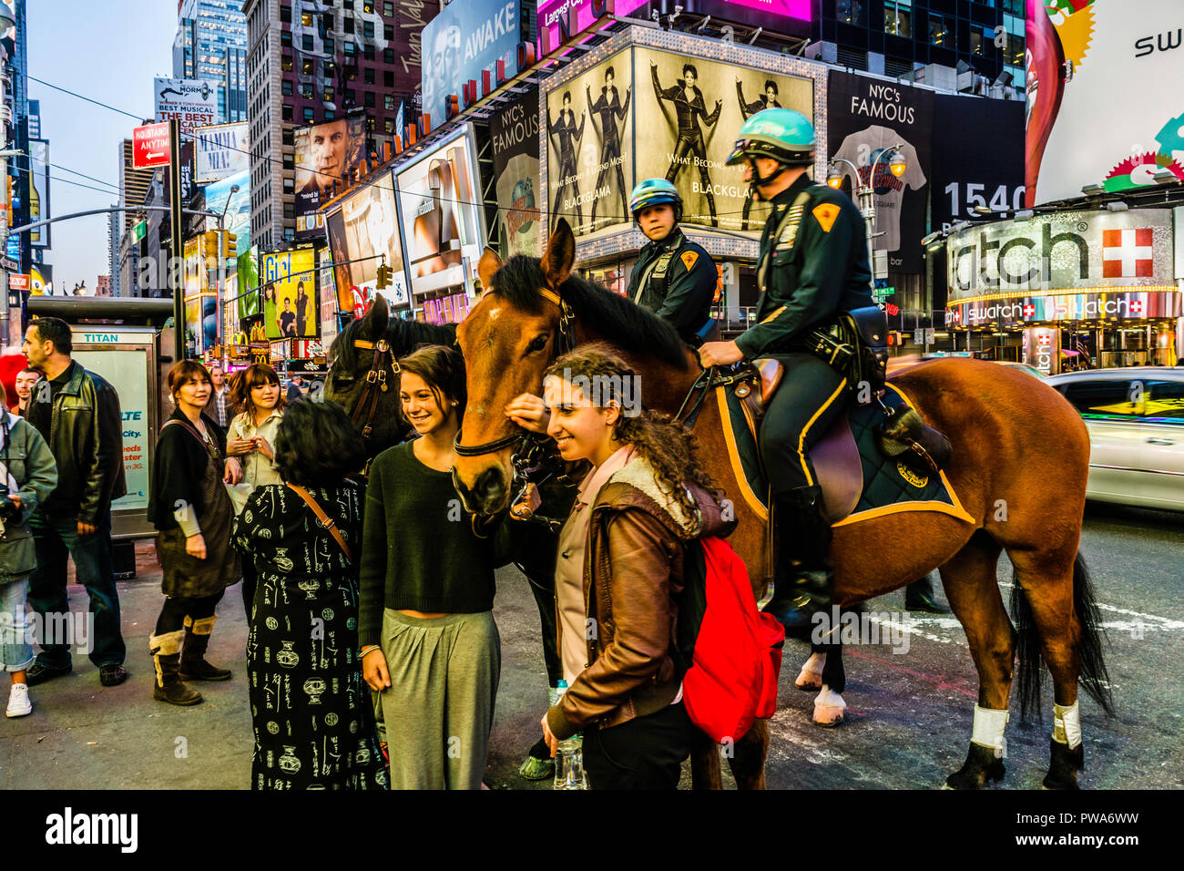 Nypd mounted unit hi-res stock photography and images - Alamy