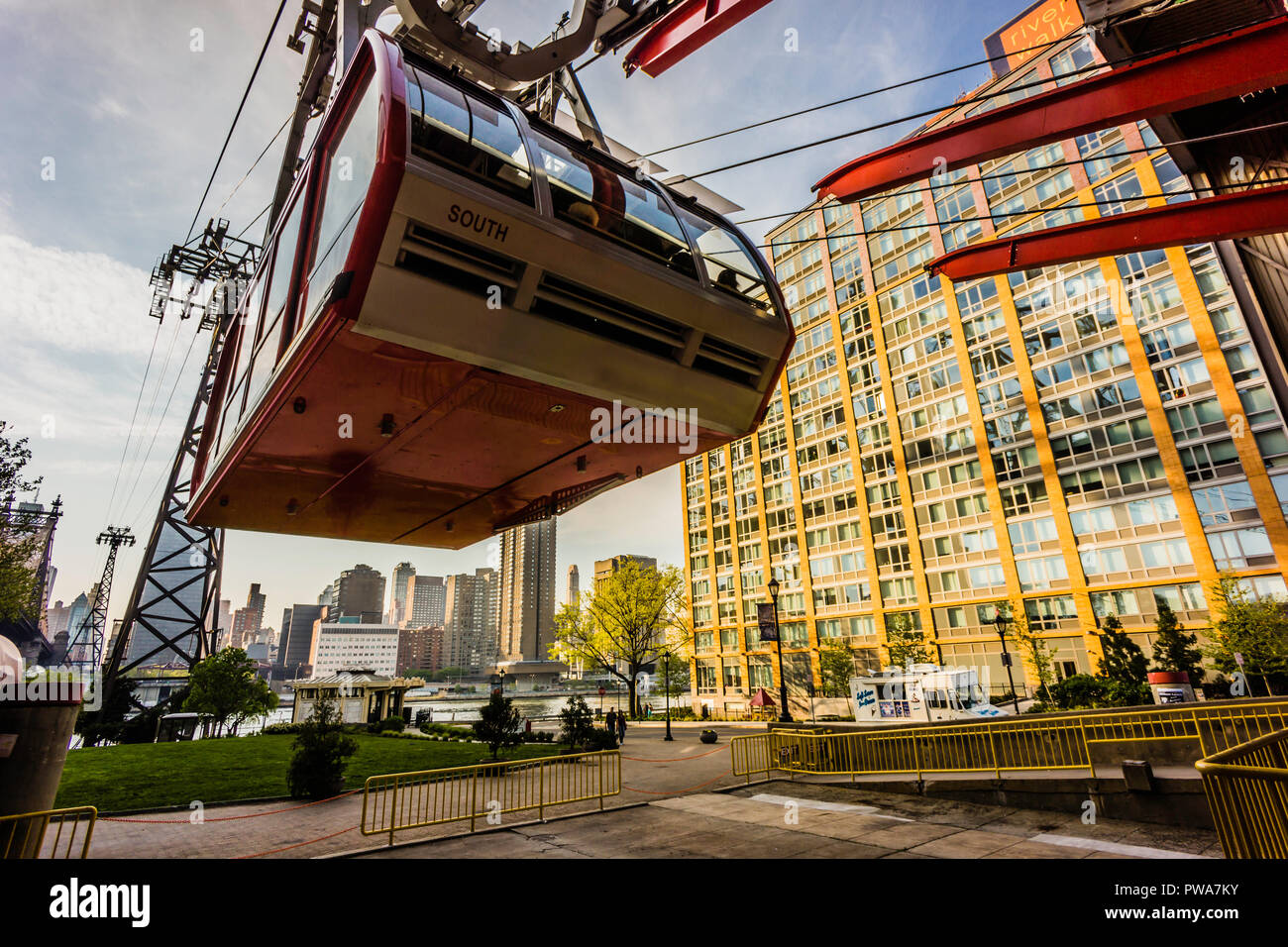 Roosevelt Island Tramway Manhattan New York, New York, USA Stock Photo ...