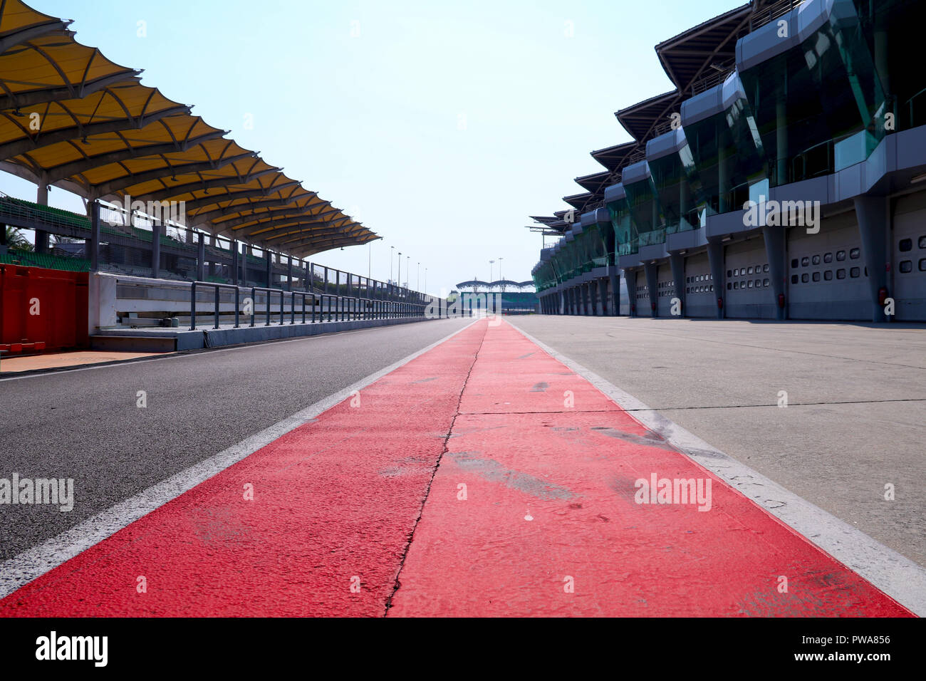Straightline hi-res stock photography and images - Alamy