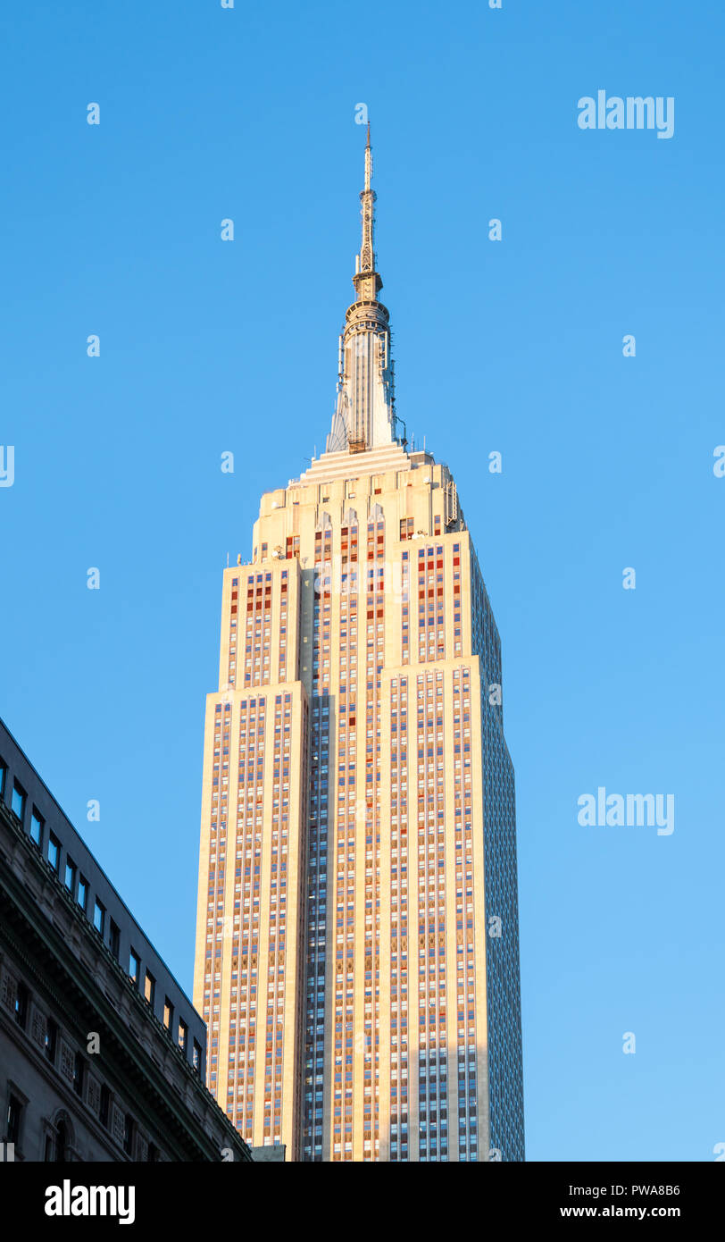 Empire state building construction 1931 hi-res stock photography and ...
