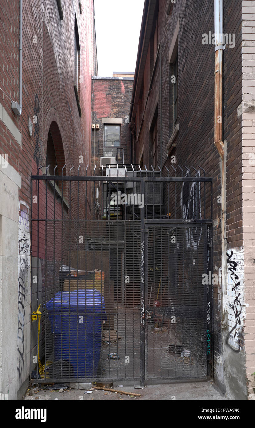 Dangerous back street alley way hi-res stock photography and images - Alamy