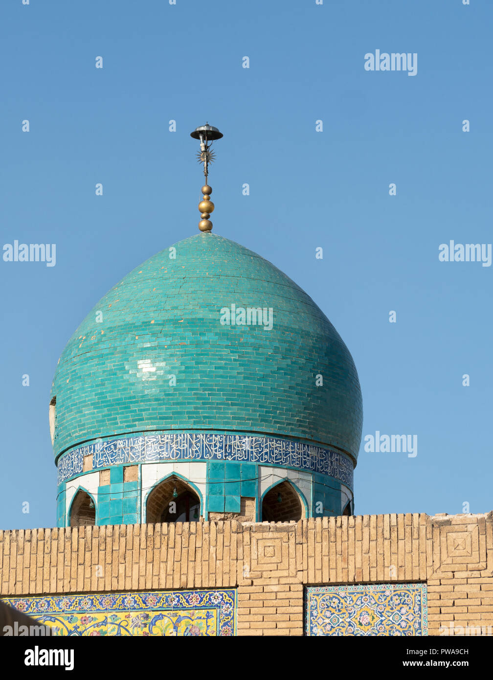 Muslim mosque green dome hi-res stock photography and images - Alamy