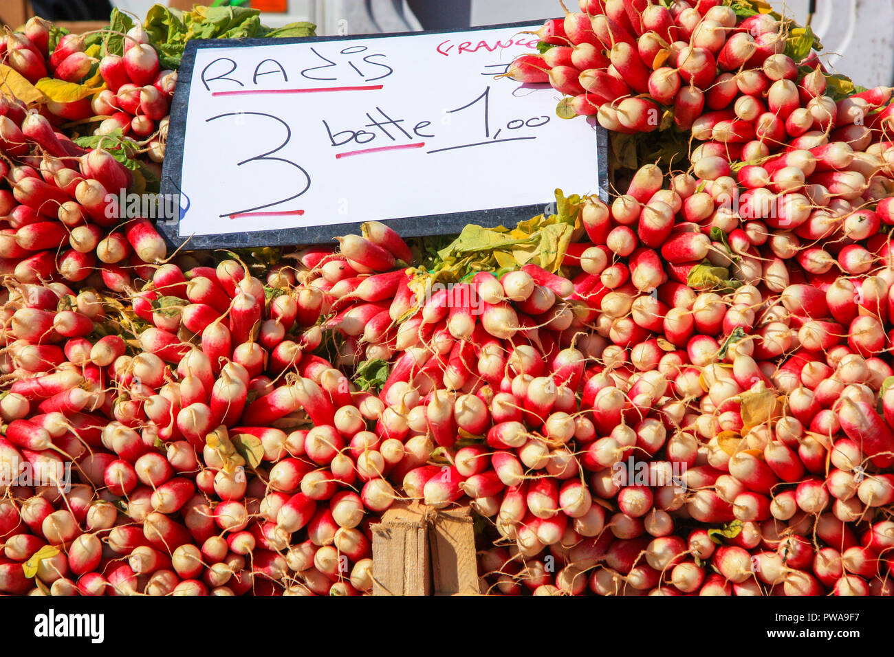 French farmers market hi-res stock photography and images - Alamy