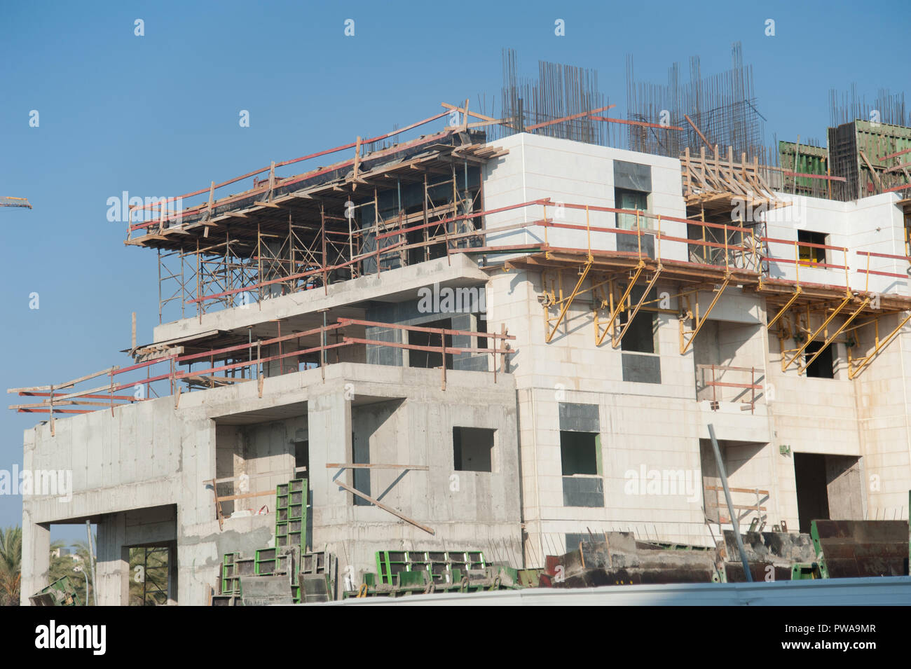 build new skeleton , modern house Stock Photo - Alamy