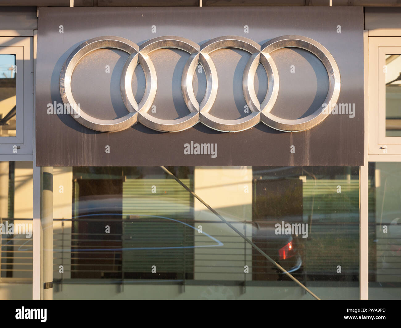 Audi logo hi-res stock photography and images - Alamy