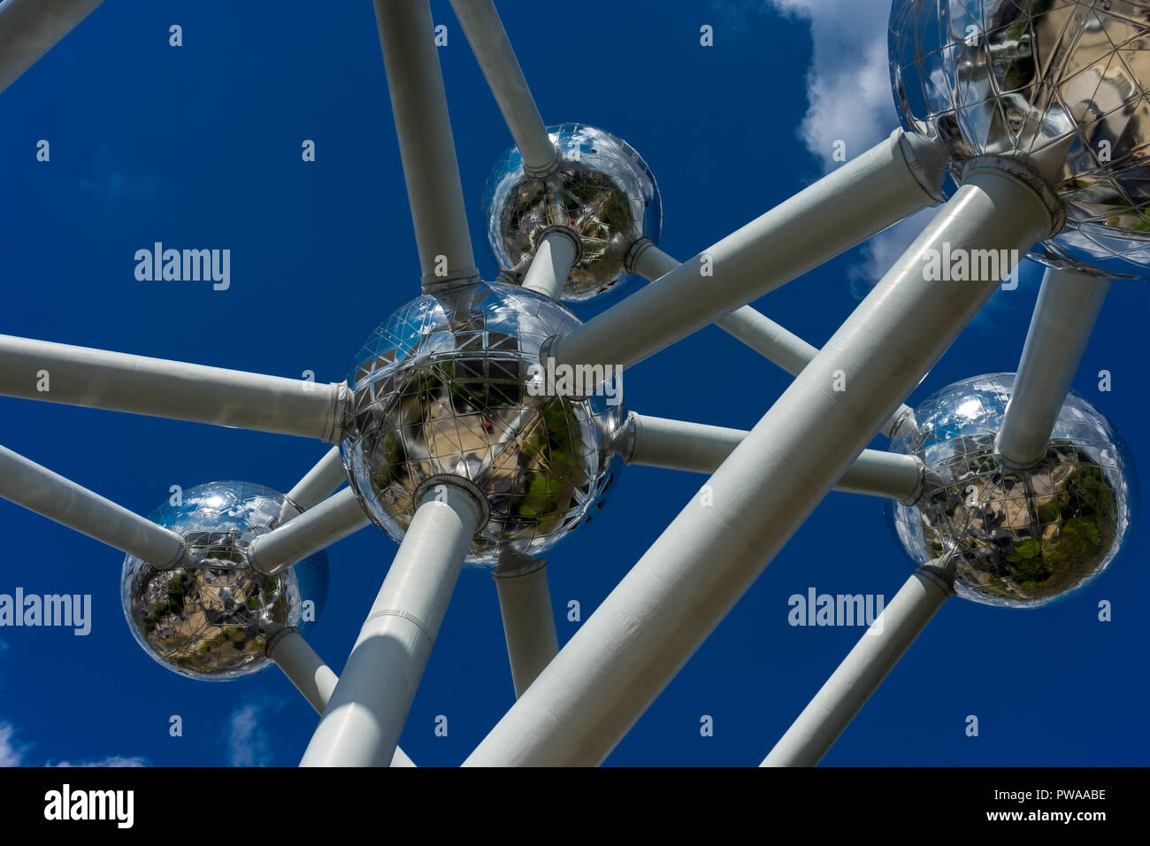 Atomic structure glass hi-res stock photography and images - Alamy