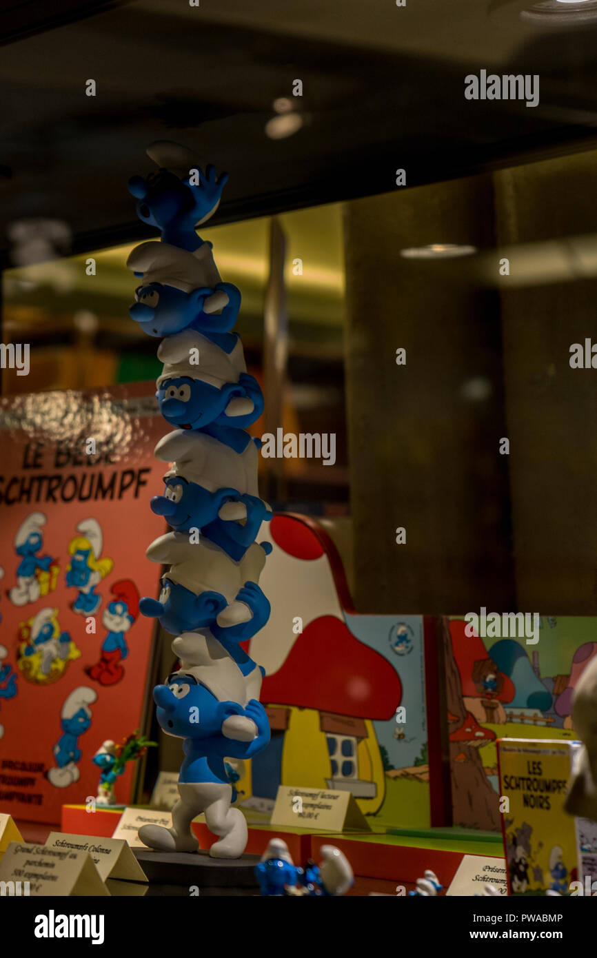 Smurfs cartoon hi-res stock photography and images - Alamy