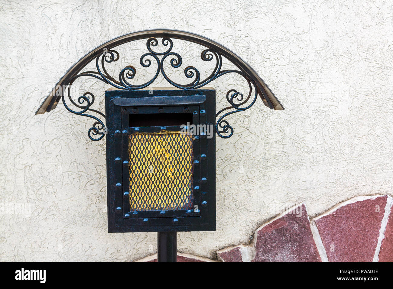 Newspapers waiting hi-res stock photography and images - Alamy