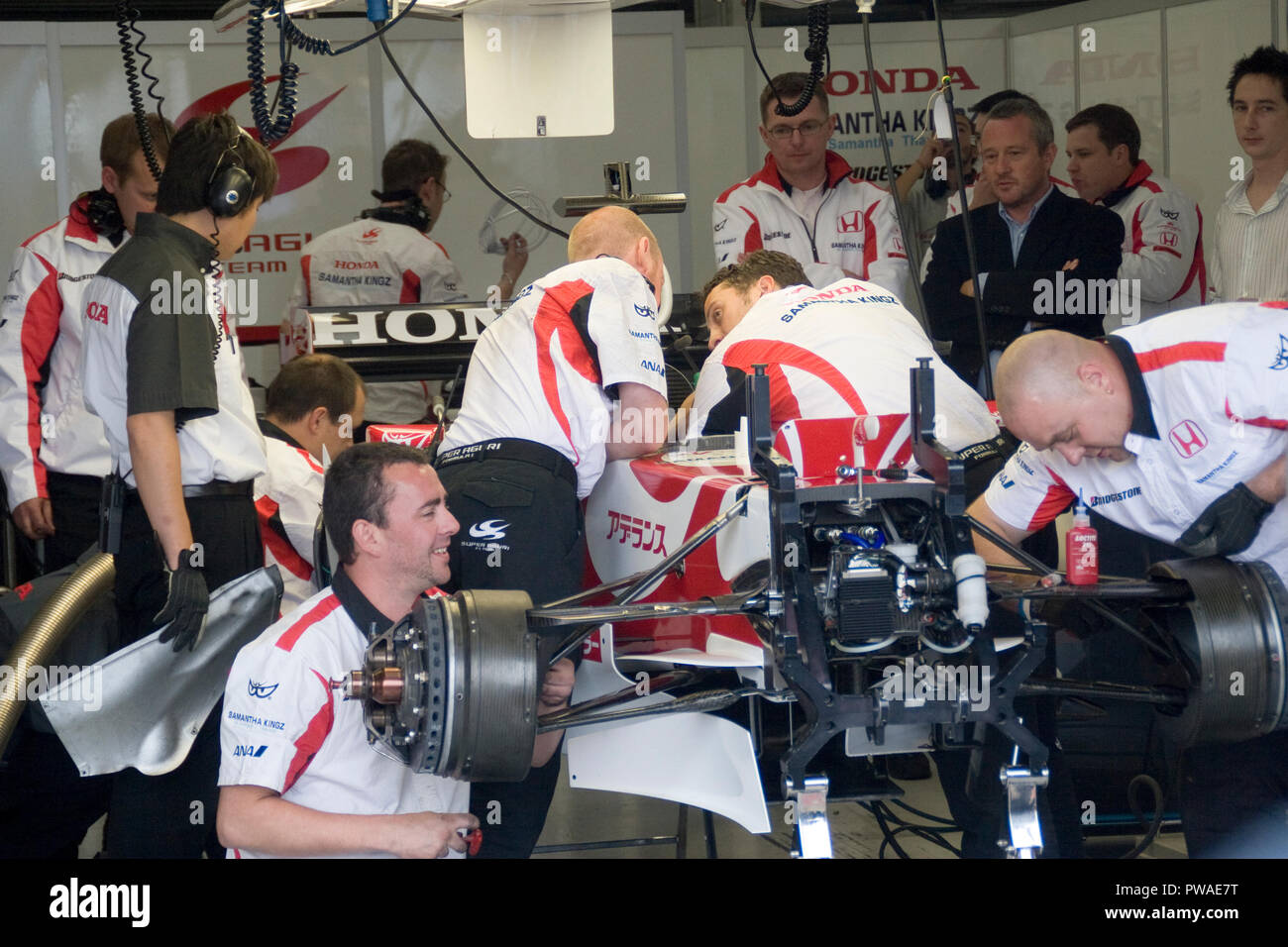 F1 pit crew hi-res stock photography and images - Alamy