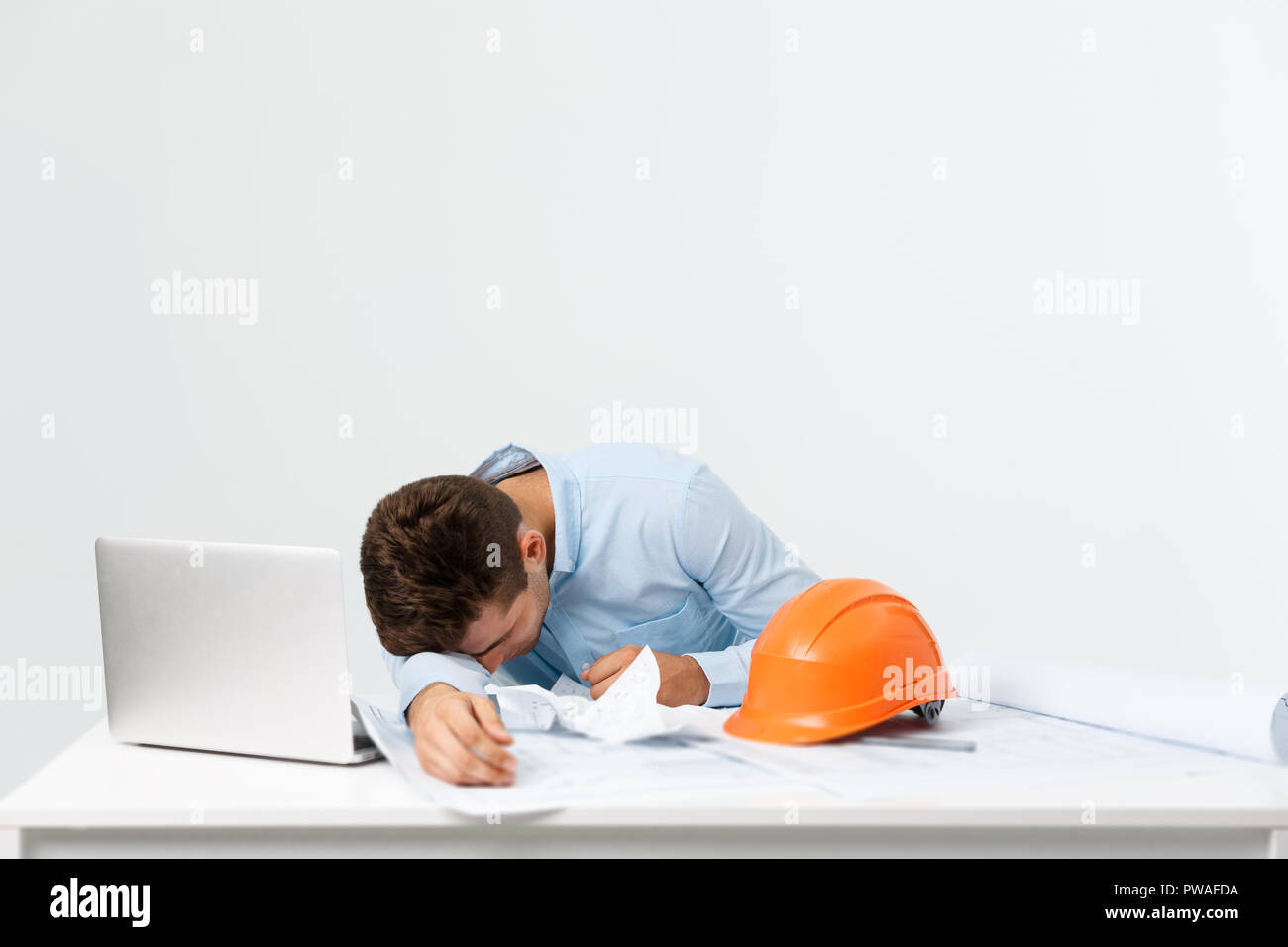 Tired young construction worker sitting hi-res stock photography and ...