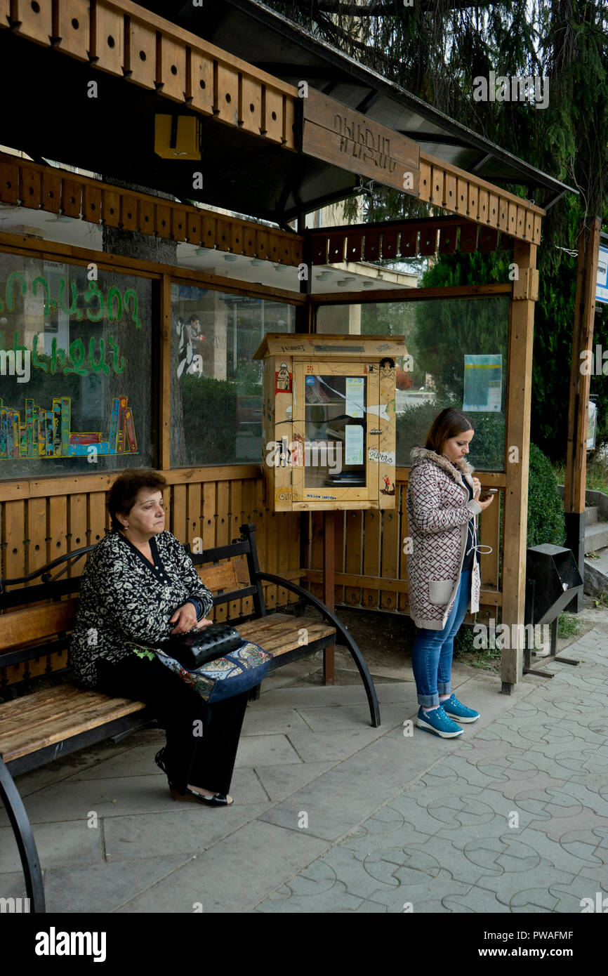 Women at bus stop hi-res stock photography and images - Alamy