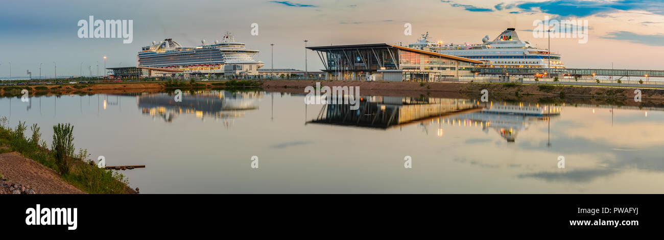Cruise ship facade hi-res stock photography and images - Alamy