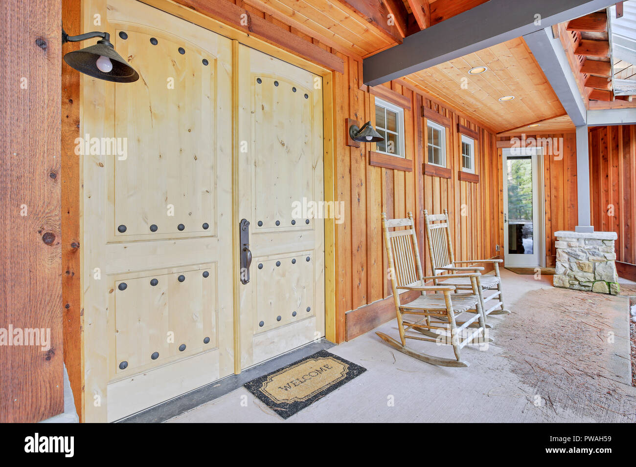 Craftsman house exterior hi-res stock photography and images - Alamy