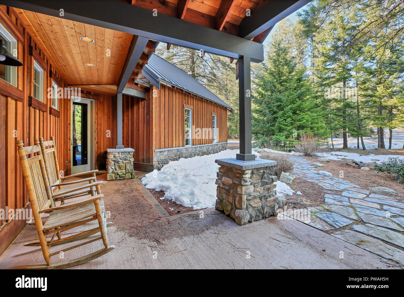 Craftsman house exterior hi-res stock photography and images - Alamy